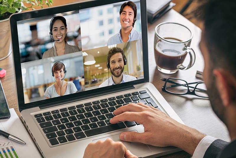 Quatre façons d’améliorer la communication des équipes virtuelles - Speexx Quatre façons d’améliorer la communication des équipes virtuelles - Speexx